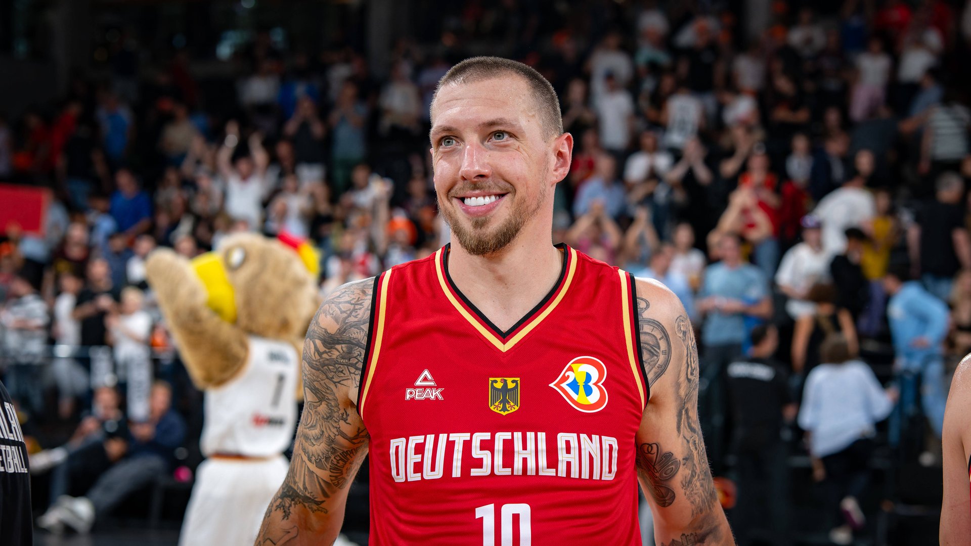Daniel Theis: Wer ist die Frau an der Seite des Profi-Basketballers?