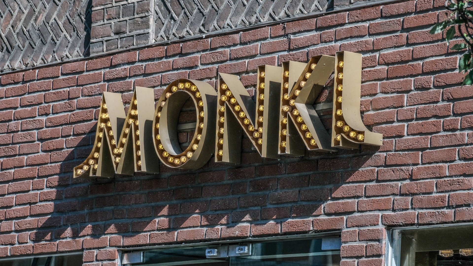 3 für 2 Aktion auf Bademode bei Monki: Schnappe dir deine It-Pieces für ...
