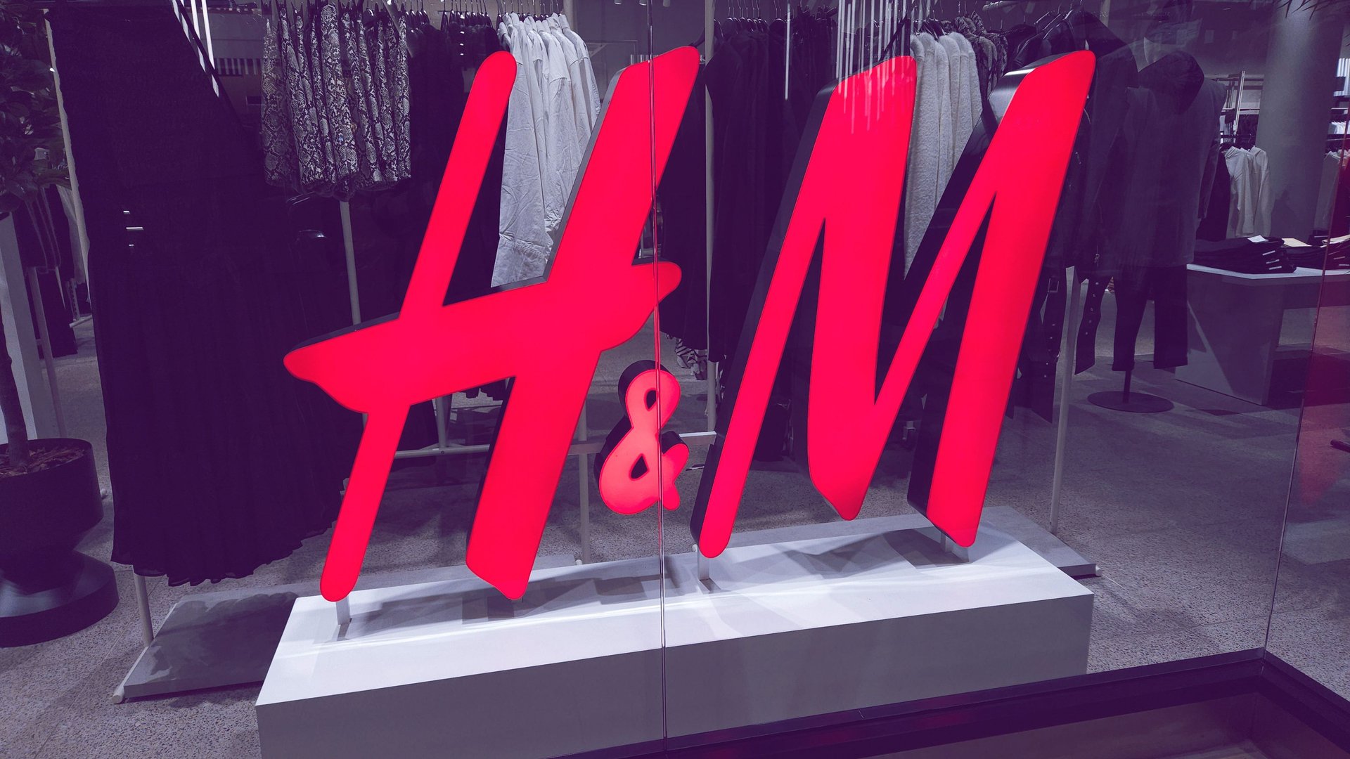 Das ist aktuell die angesagteste Trendfarbe – H&M hat die schönsten Teile!