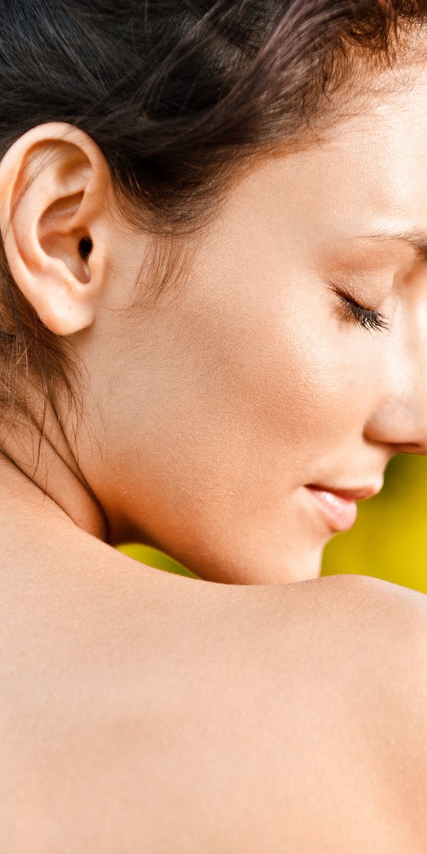 Pickel im Ohr: Wie du ihn loswirst | desired.de