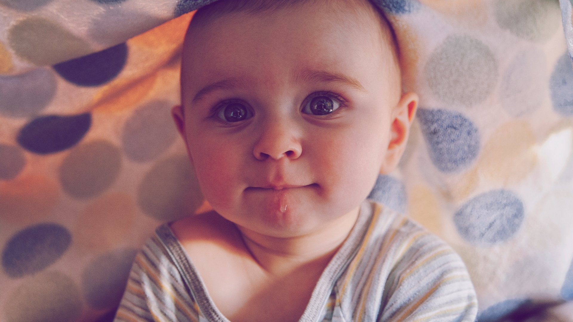 Warum Babys spucken und was du dagegen tun kannst