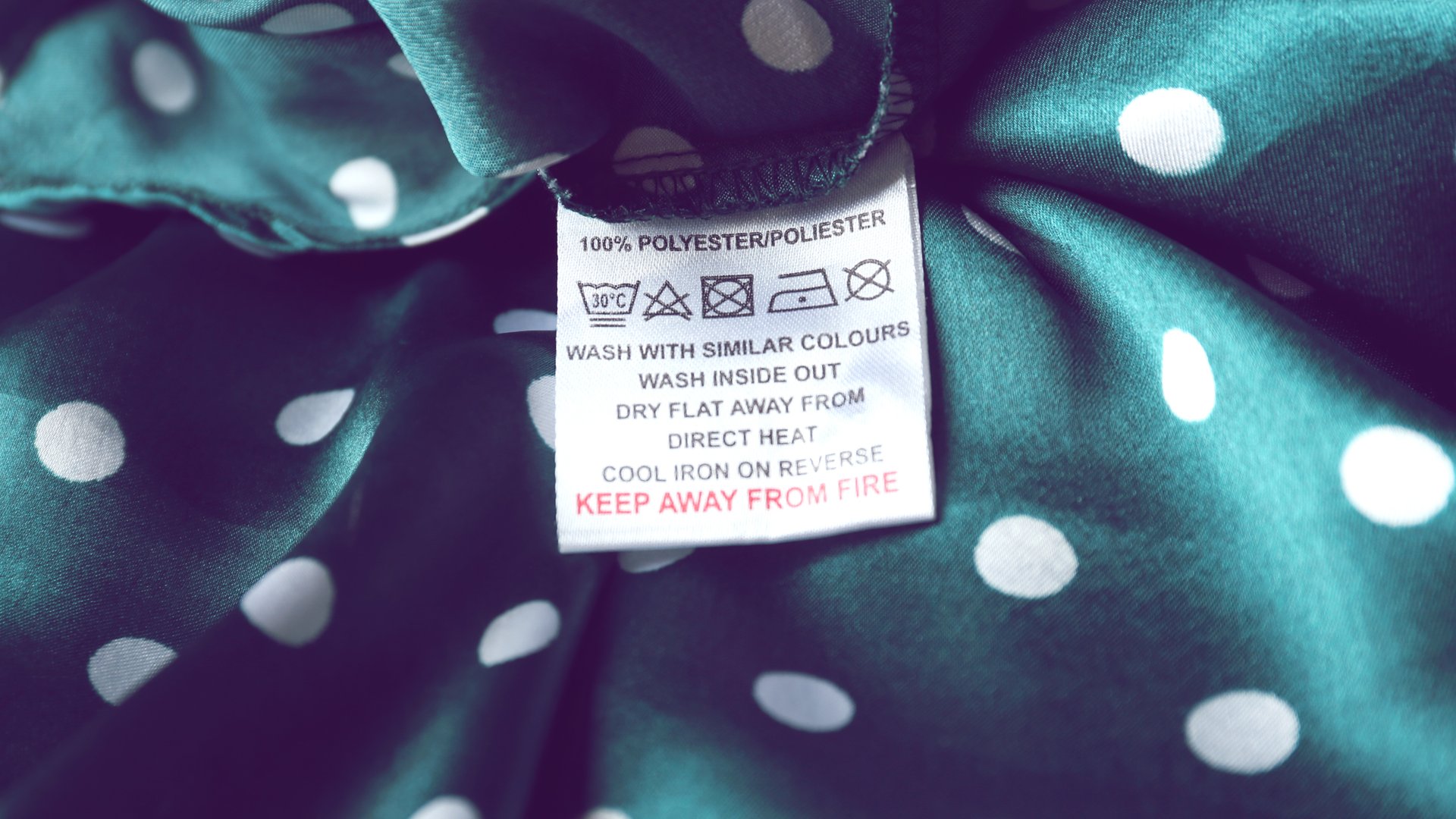 Was ist Polyester? Alles über Eigenschaften, Herstellung & Nachhaltigkeit