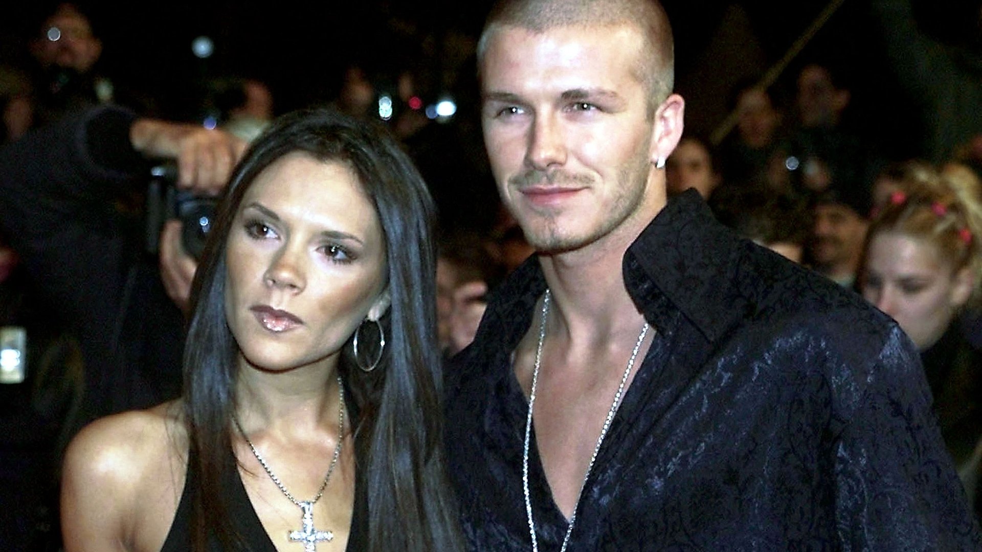 Y2K Style: 20 ikonische 2000er-Trends, die heute wieder angesagt sind!