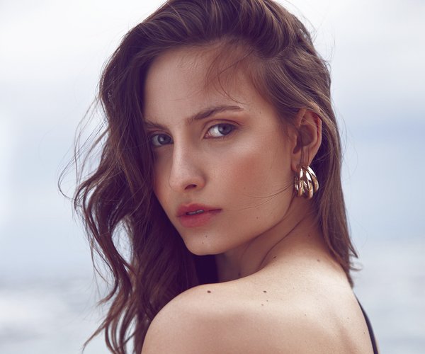 Half Moon Bangs: Die schönste Trend-Frisur im Winter