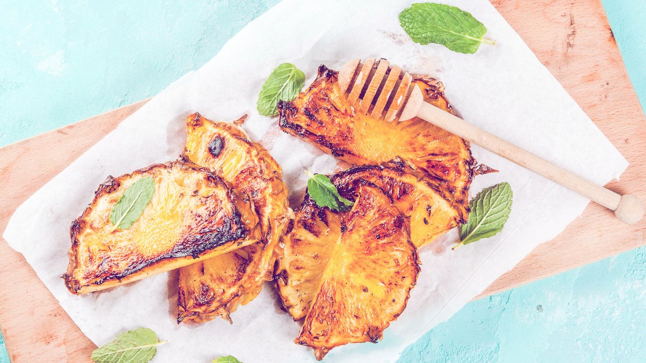 Obst grillen: Die besten Rezepte für Ananas, Bananen, Melonen & Co.