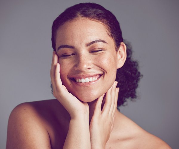 Venushügel-Tattoos: 7 aufregende Beispiele für die intime Tätowierung