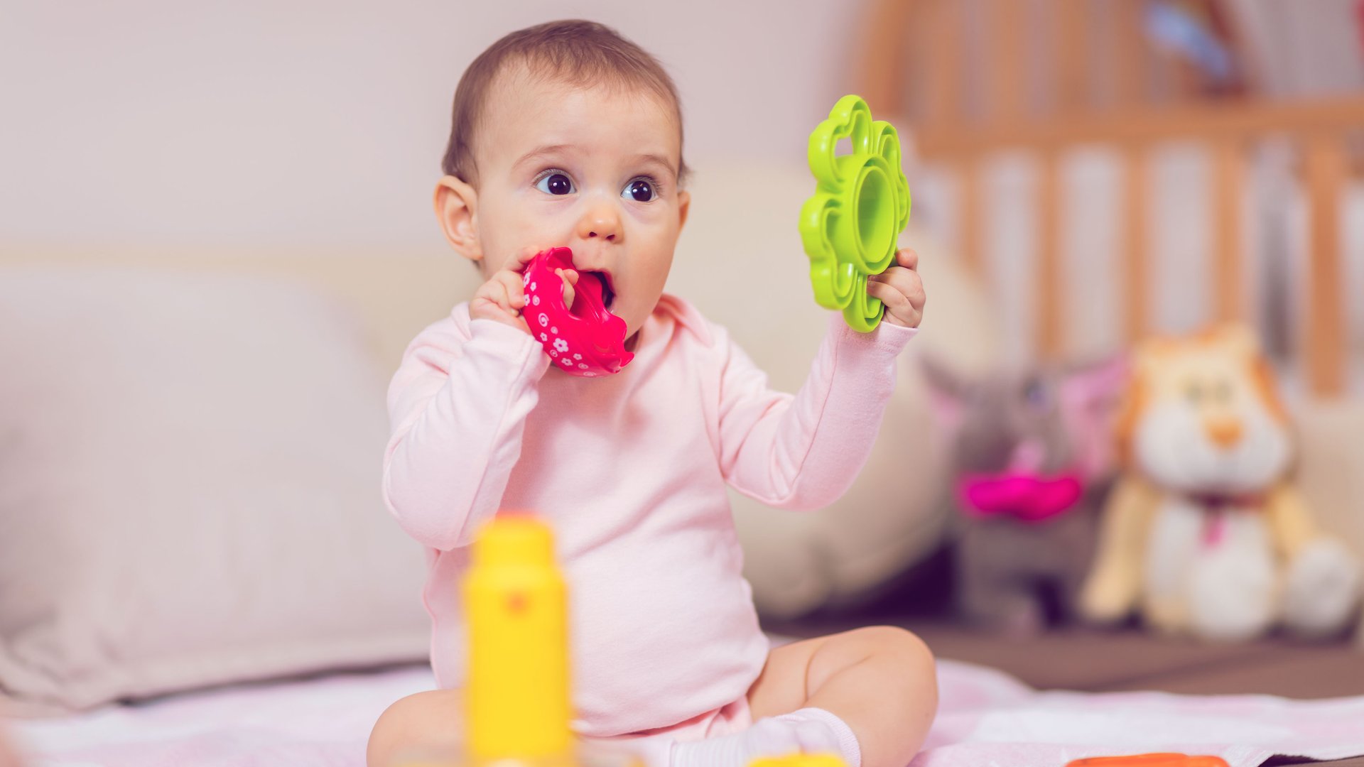 Orale Phase: Wenn dein Baby plötzlich alles in den Mund nimmt