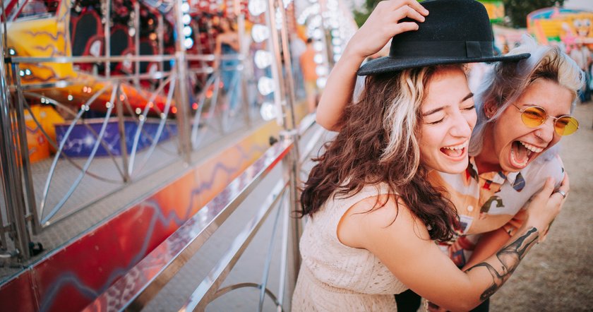 Immer einen Witz auf Lager: Diese 3 Sternzeichen sind total albern!