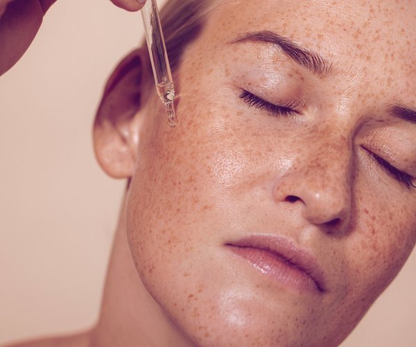 Venushügel-Tattoos: 7 aufregende Beispiele für die intime Tätowierung