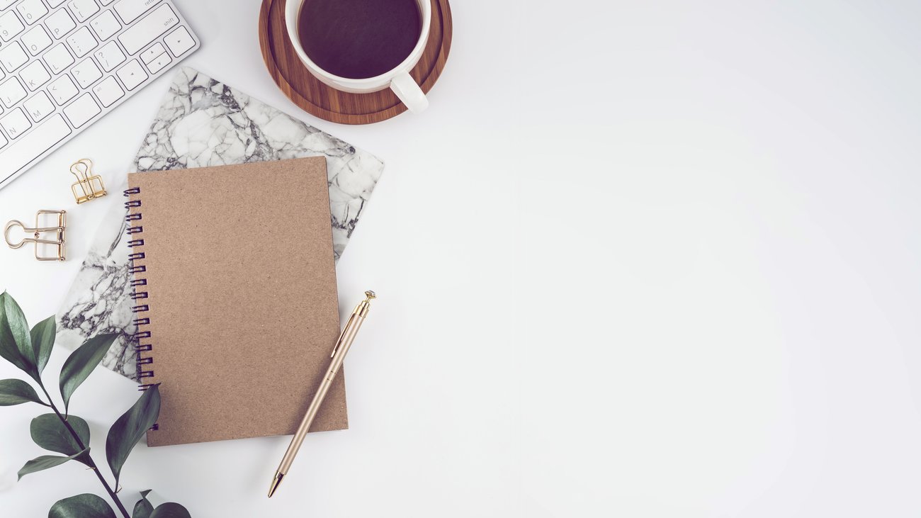 Schreibtisch organisieren in 5 Schritten: Anleitung, Tipps & Produkte Schreibtisch organisieren in 5 Schritten: Anleitung, Tipps & Produkte