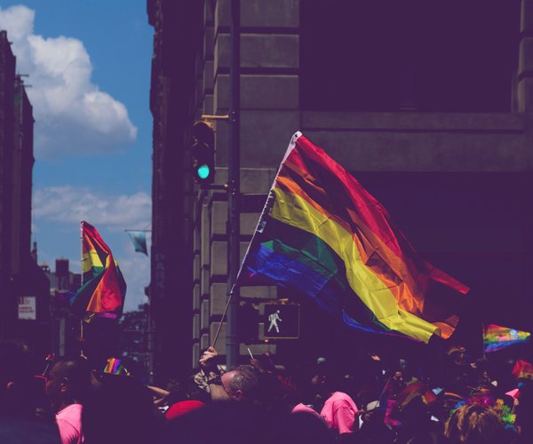 ShiSha Rainbow im Interview: Was sind eigentlich moderne Hexen?