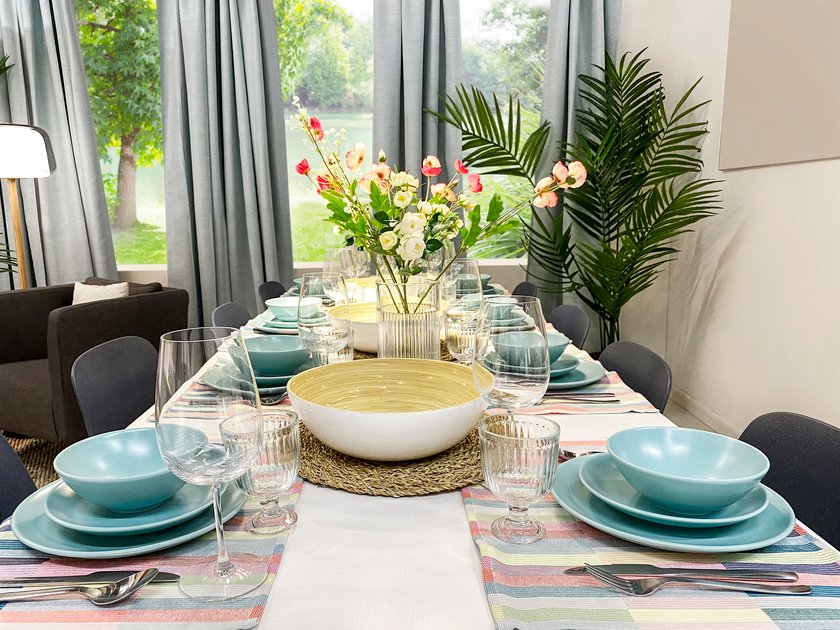 Mit diesen 5 stylishen Highlights wird dein Tisch zur Bühne für den ...