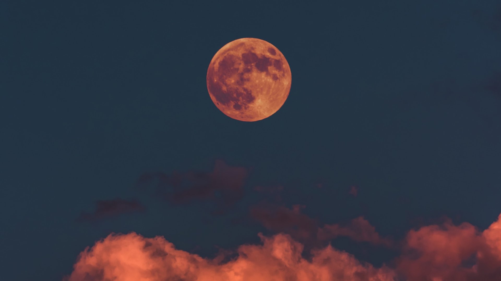 Vollmond Rituale: So nutzt du die magische Kraft des Mondes für dich