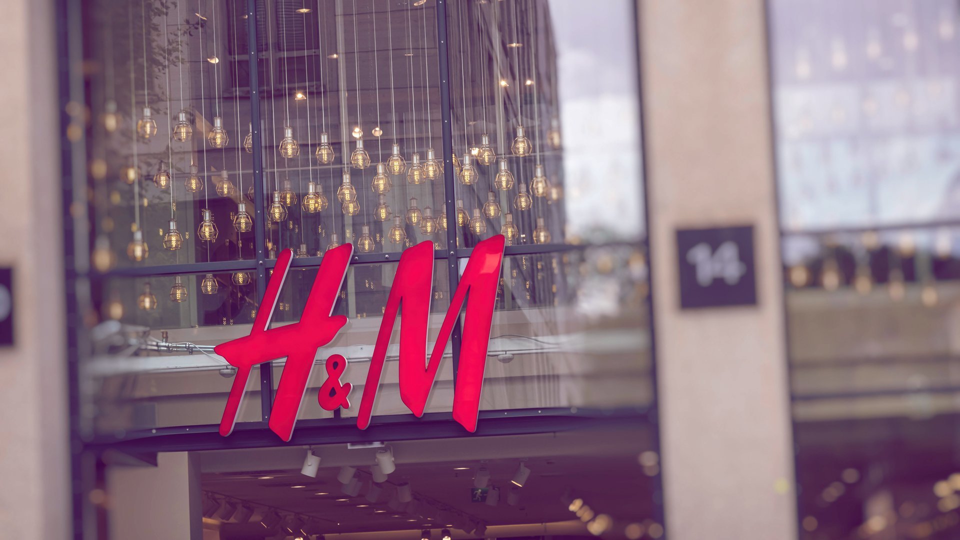 Blake Lively: Mit diesen H&M-Teilen stylst du ihren Herbst-Look ...