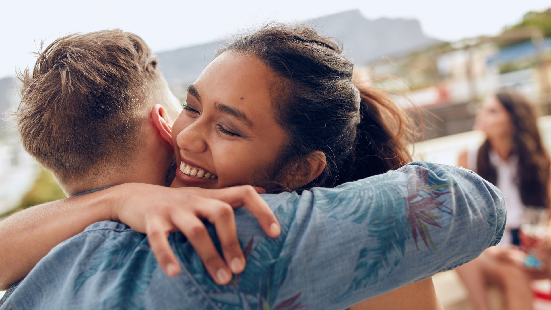 Erstes-Date-Begrüßung: 5 Tipps, damit es nicht peinlich wird