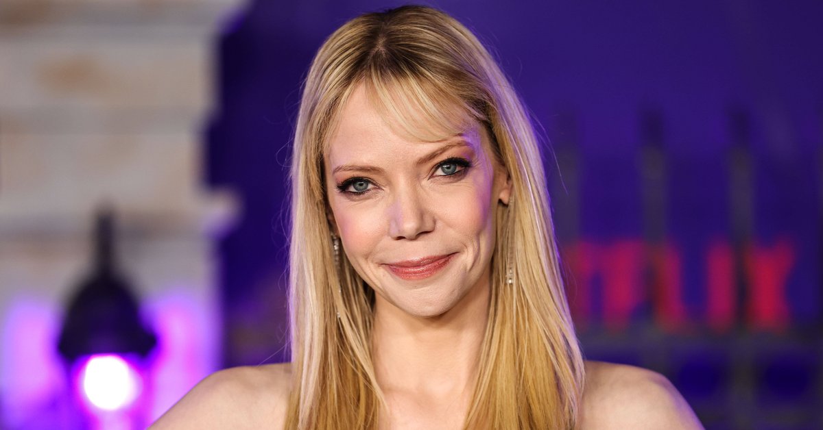 Riki Lindhome: Hat die „Wednesday“-Darstellerin einen Freund?