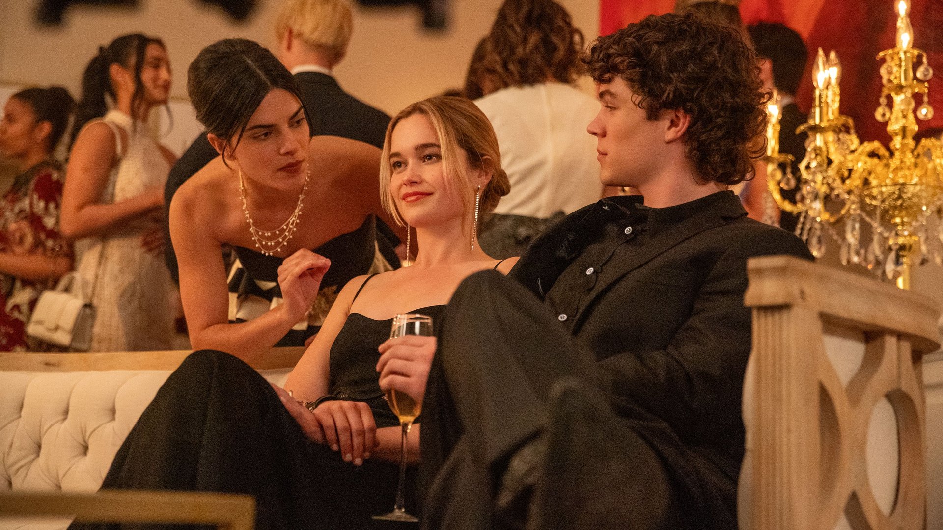 Gebrochene Millennial-Herzen: „Eiskalte Engel“ kommt als Serie auf Prime