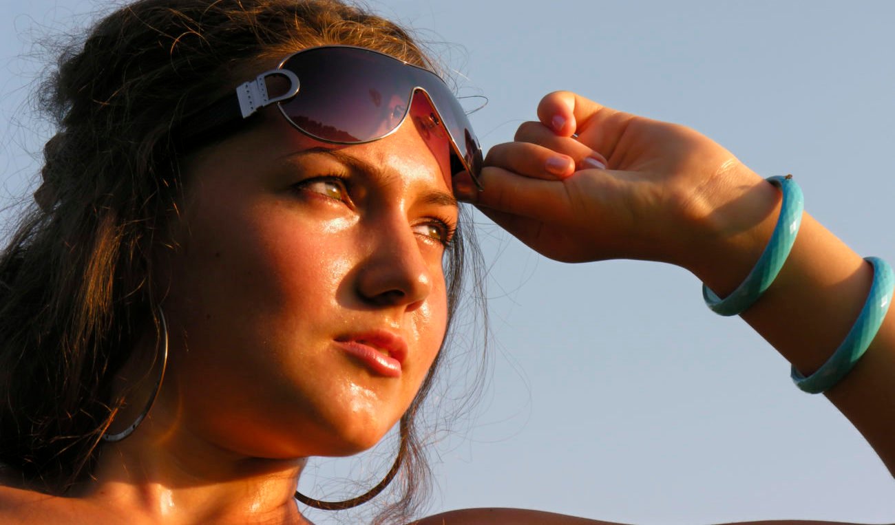 Fettige Haut im Gesicht: 11 Tipps, die wirklich helfen!