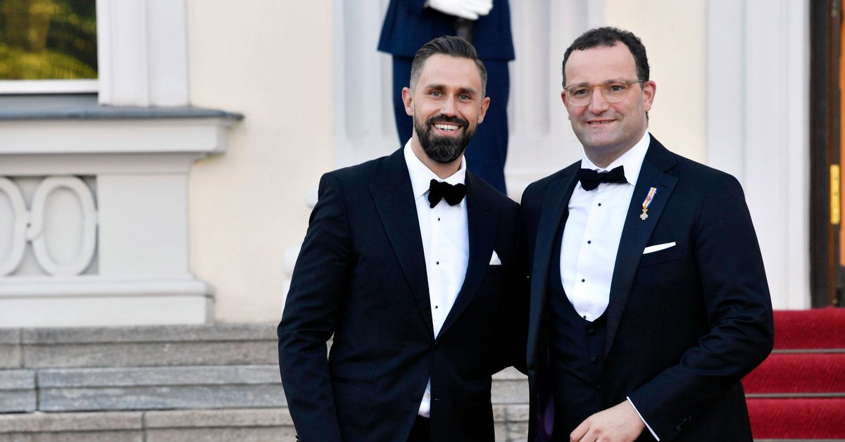 Jens Spahn: Wer ist der Mann an der Seite des Politikers?