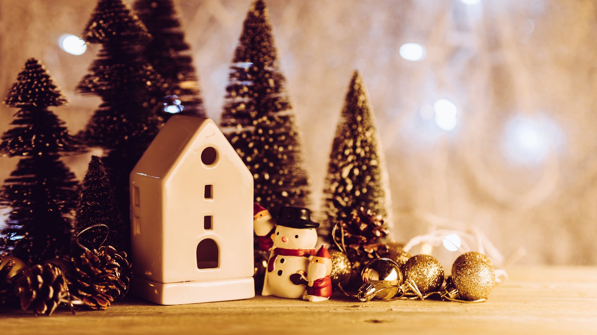 Zauberhafte Action-DIY: Bau dir ein winterliches Weihnachtsdorf