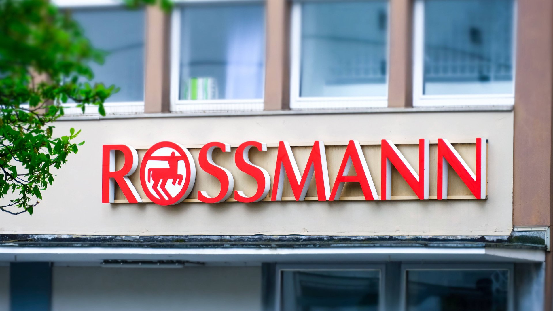 Dieser Neon-Nagellack von Rossmann sorgt garantiert für Komplimente