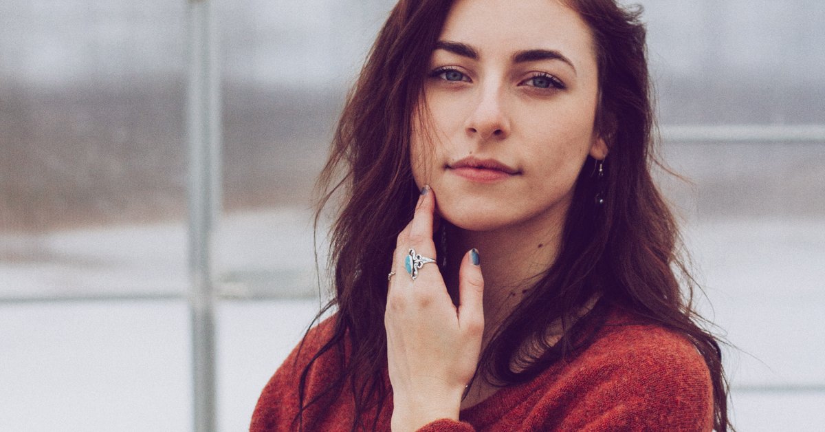 Wie sieht ein Wintertyp aus? Die besten Farben & Styles für dich