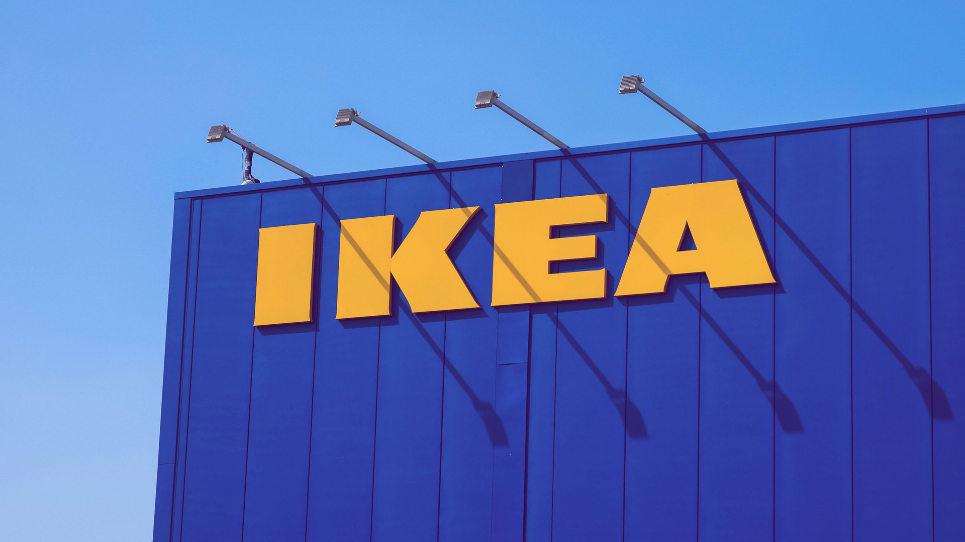 Lust auf bunte Highlights in deiner Wohnung? Diese Ikea-Pieces kosten unter 20 Euro!