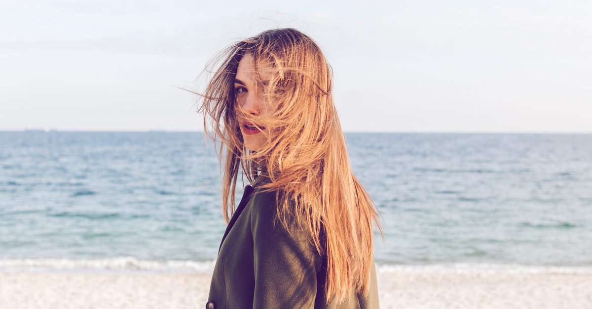 Honigbraun: So färbst, stylest und pflegst du den Haarfarben-Trend
