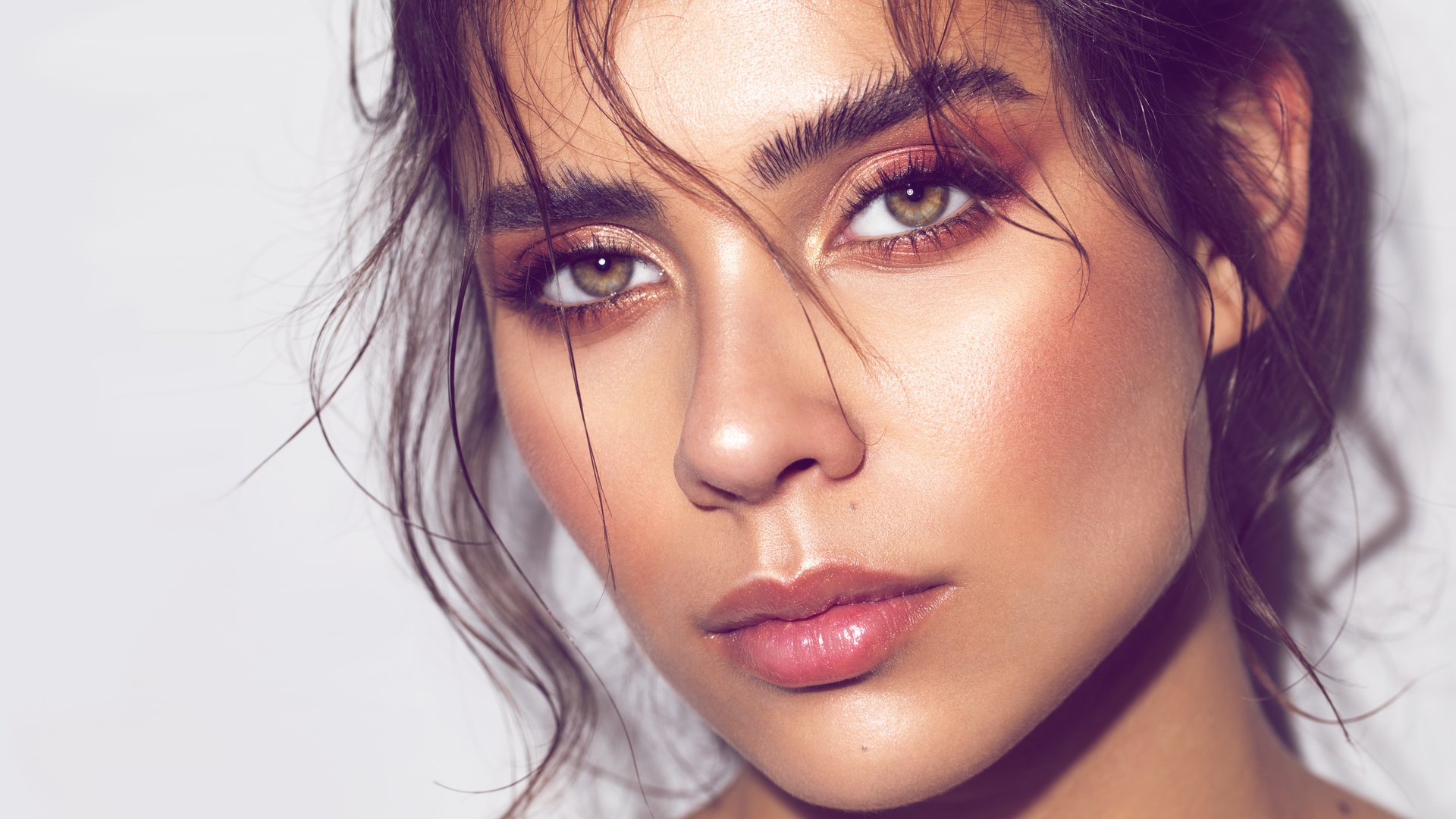 Messy Brows: So stylst du den Augenbrauen-Trend