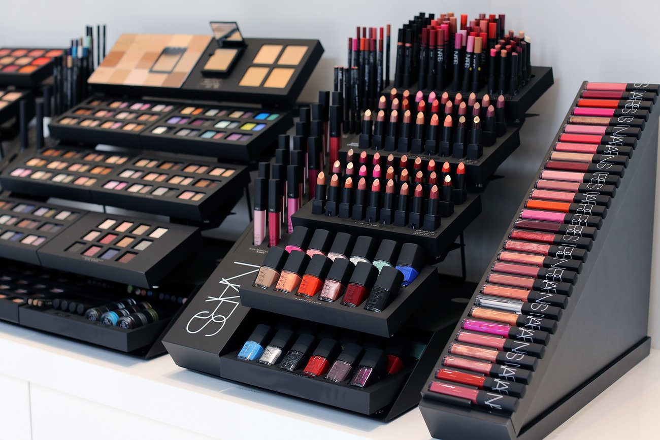Orgasm und Glow Job: 10 skurrile Make-up-Namen | desired.de