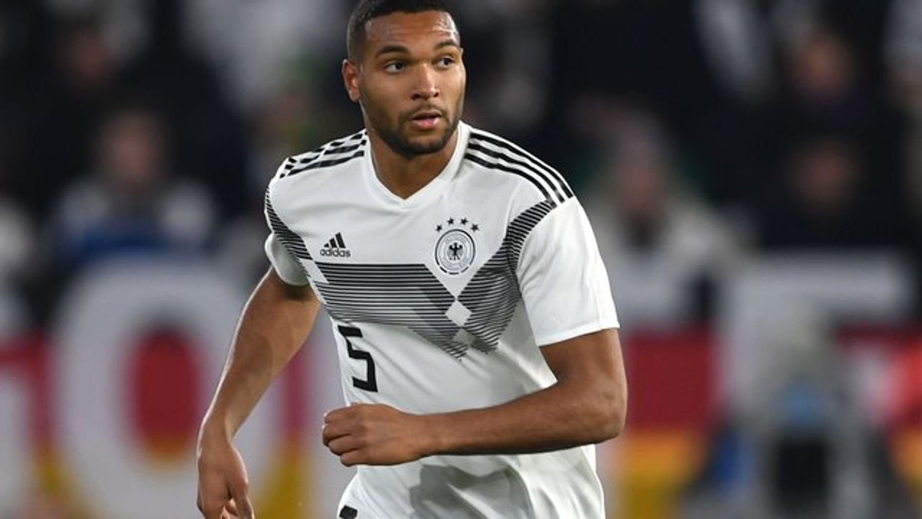 Jonathan Tah: Welcher Freundin gehört das Herz des Fußballers?