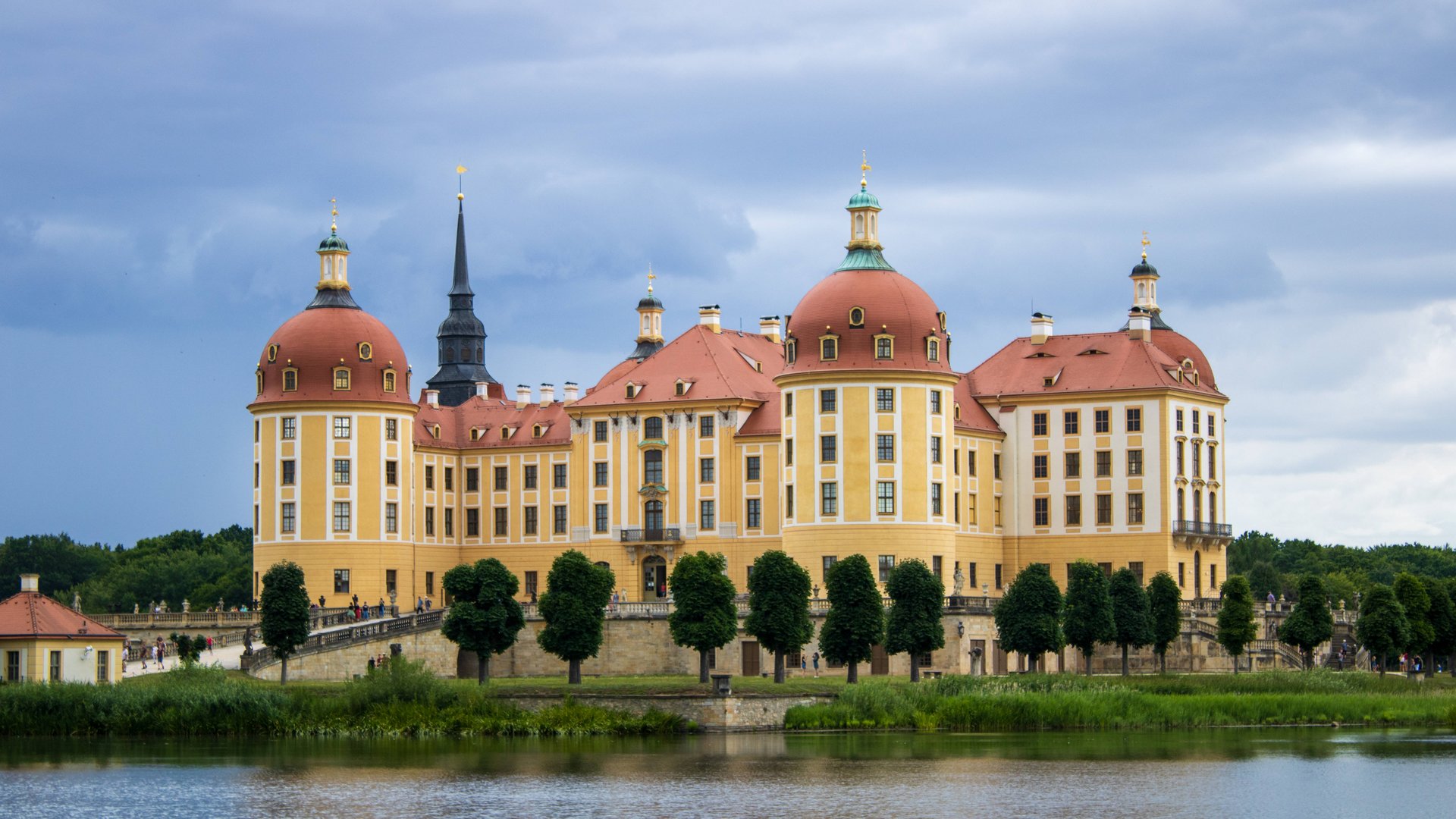 „Drei Haselnüsse für Aschenbrödel“: Das ist das zauberhafte Schloss aus ...