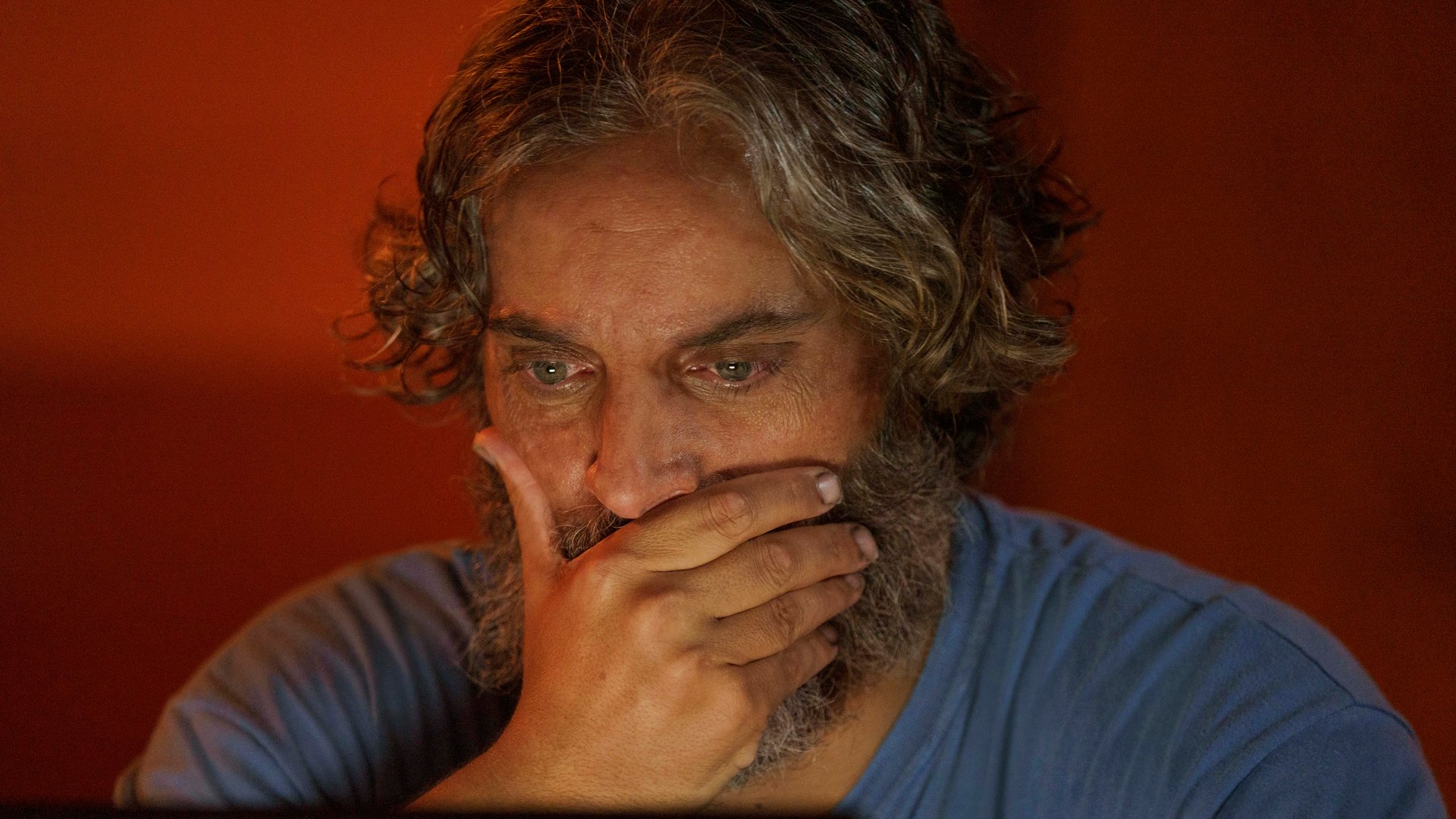 „Ruhe in Frieden“: Um seine Familie zu retten, muss er verschwinden ...