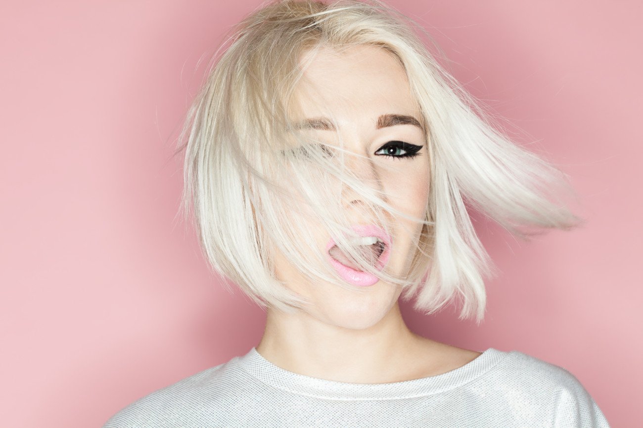 Haare weiß färben: Anleitung & Tipps