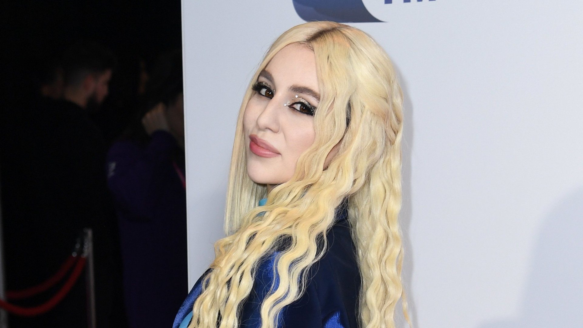 Ava Max und ihr neuer Freund: Hat die Sängerin einen Partner?